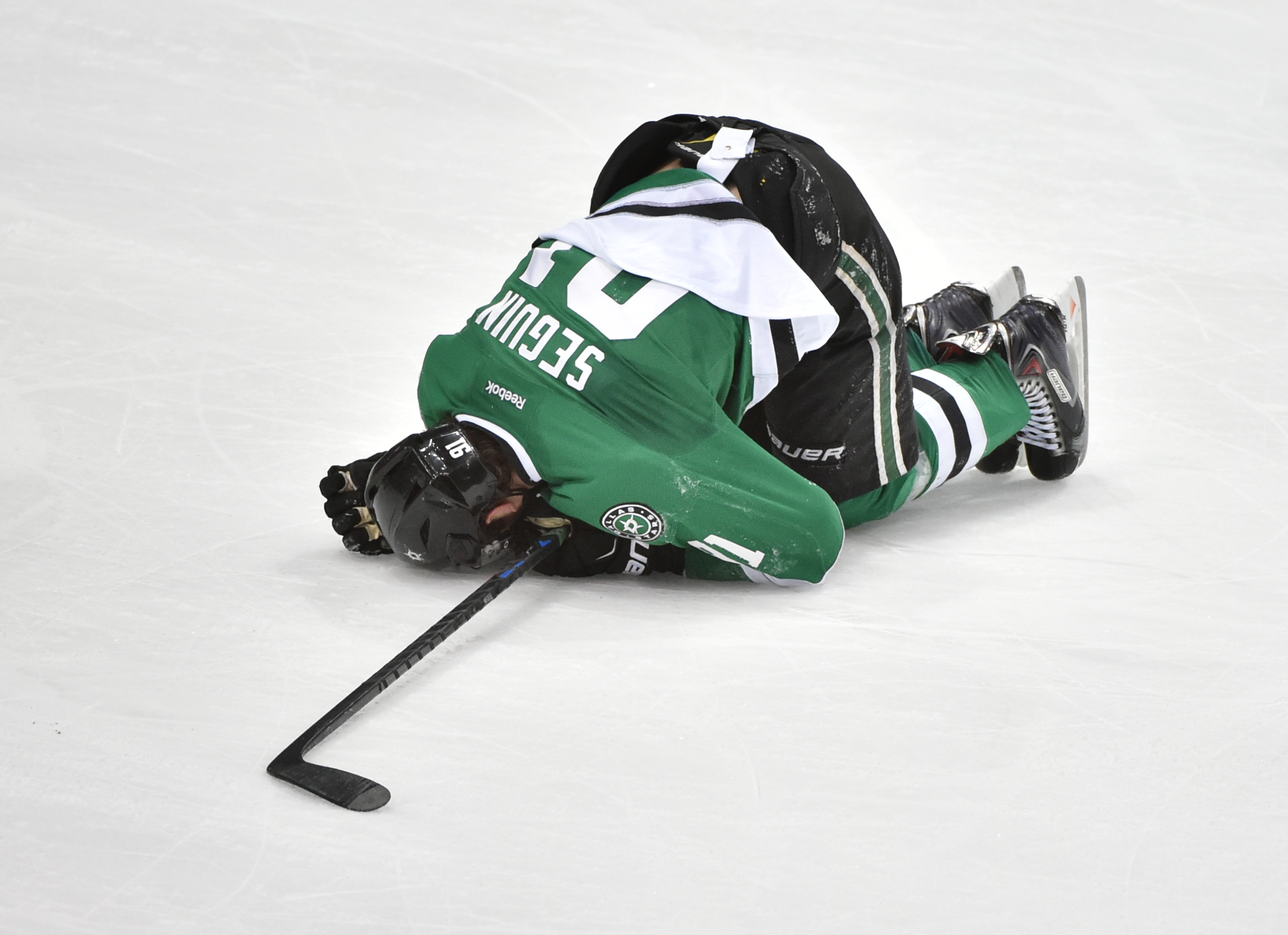 Tyler Seguin injury: Dallas Stars C hurts knee on Kulikov's hit ...
