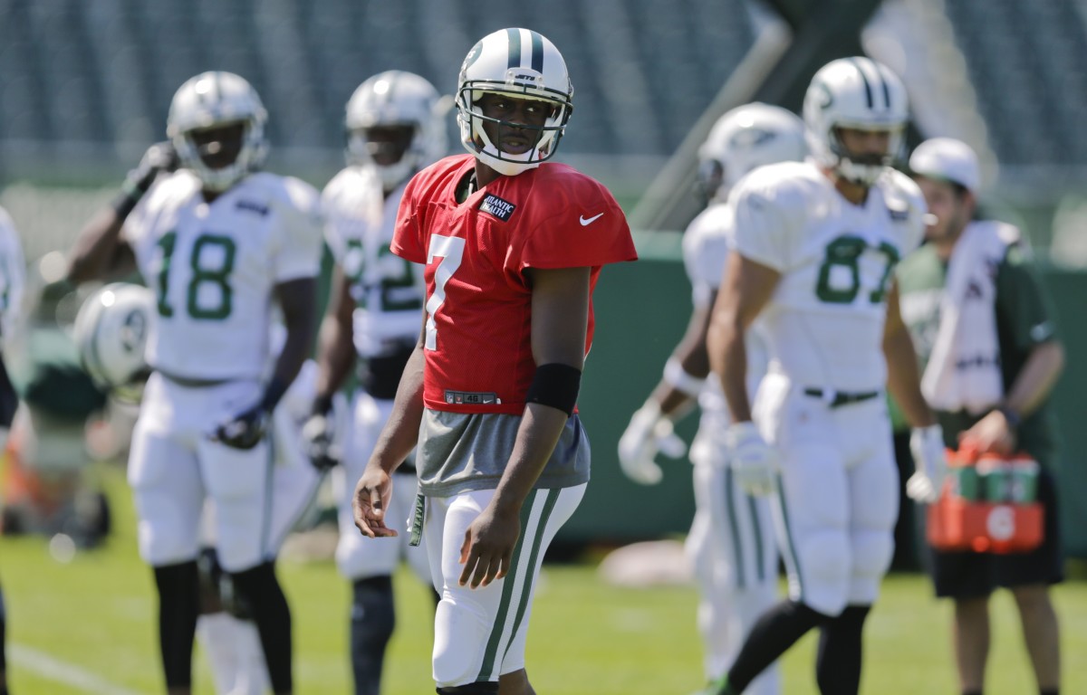 Jets' Smith has 1st turnover, but showing signs of progress - Sports ...