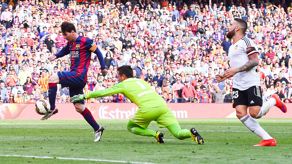 La Liga: Lionel Messi scores 400th goal as Barcelona tops Valencia ...