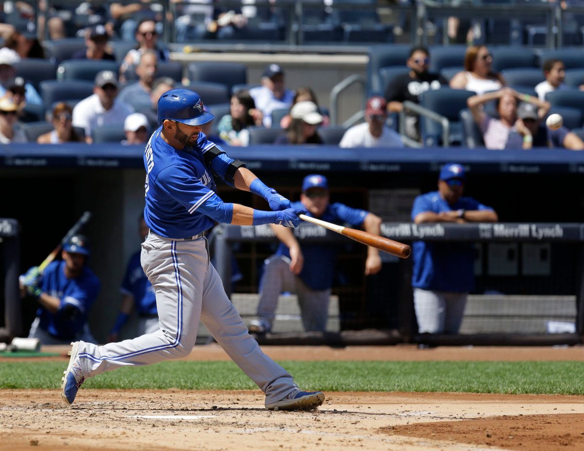 Fan throws back homer ball at Yankee Stadium, hits NY player - Sports ...