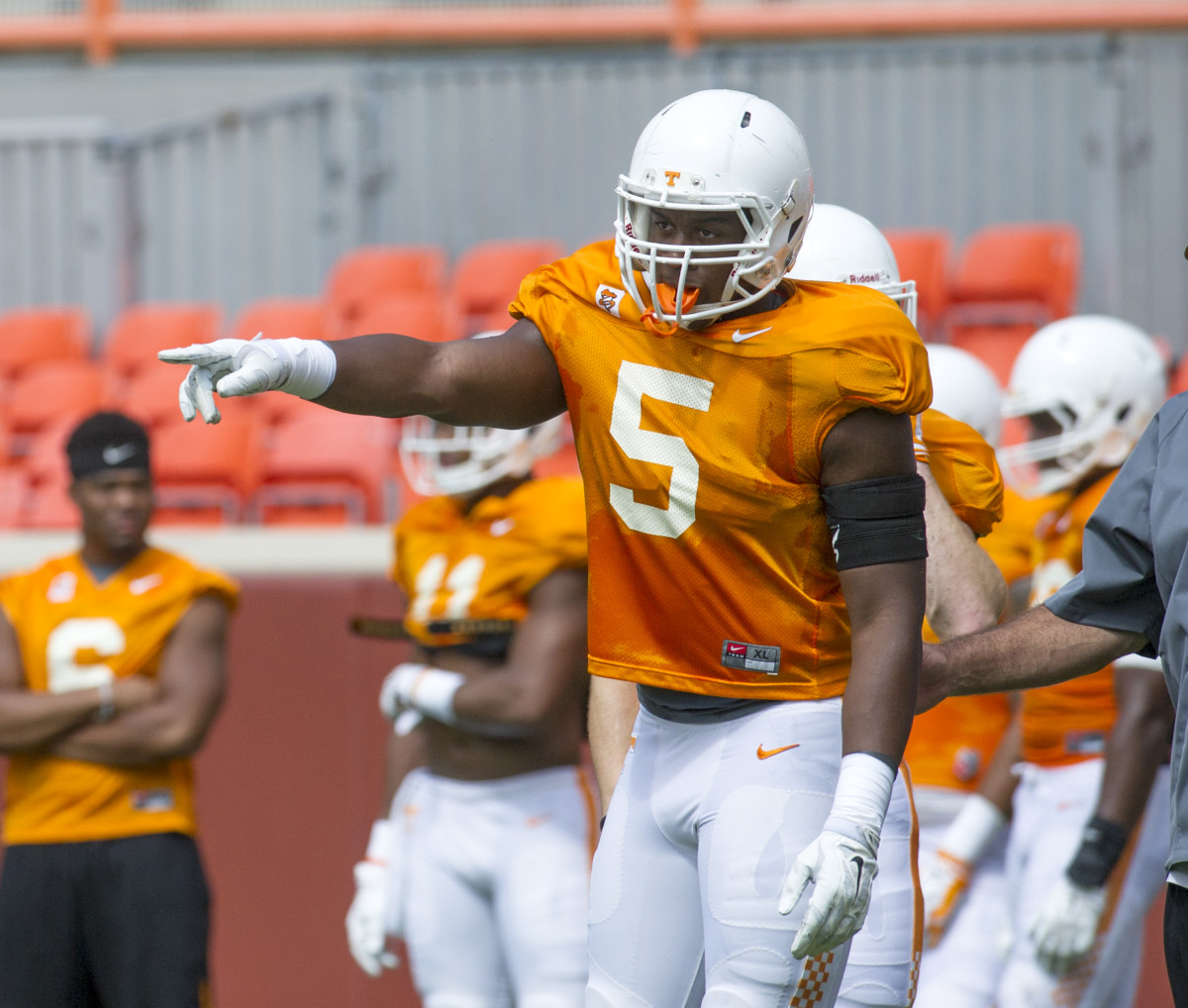 Phillips standing out in heralded Tennessee freshman class - Sports ...