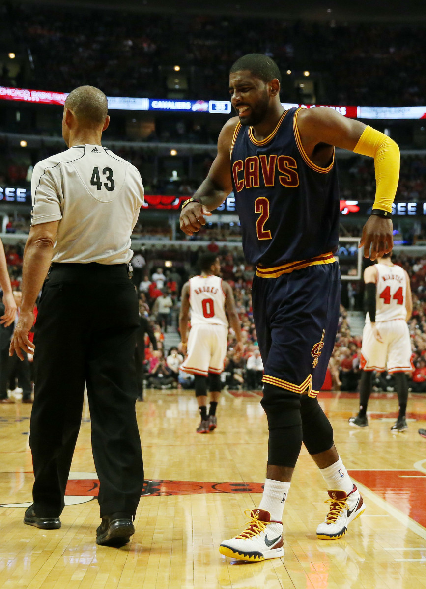 Cavs' Irving has "light" workout before Game 1 - Sports Illustrated