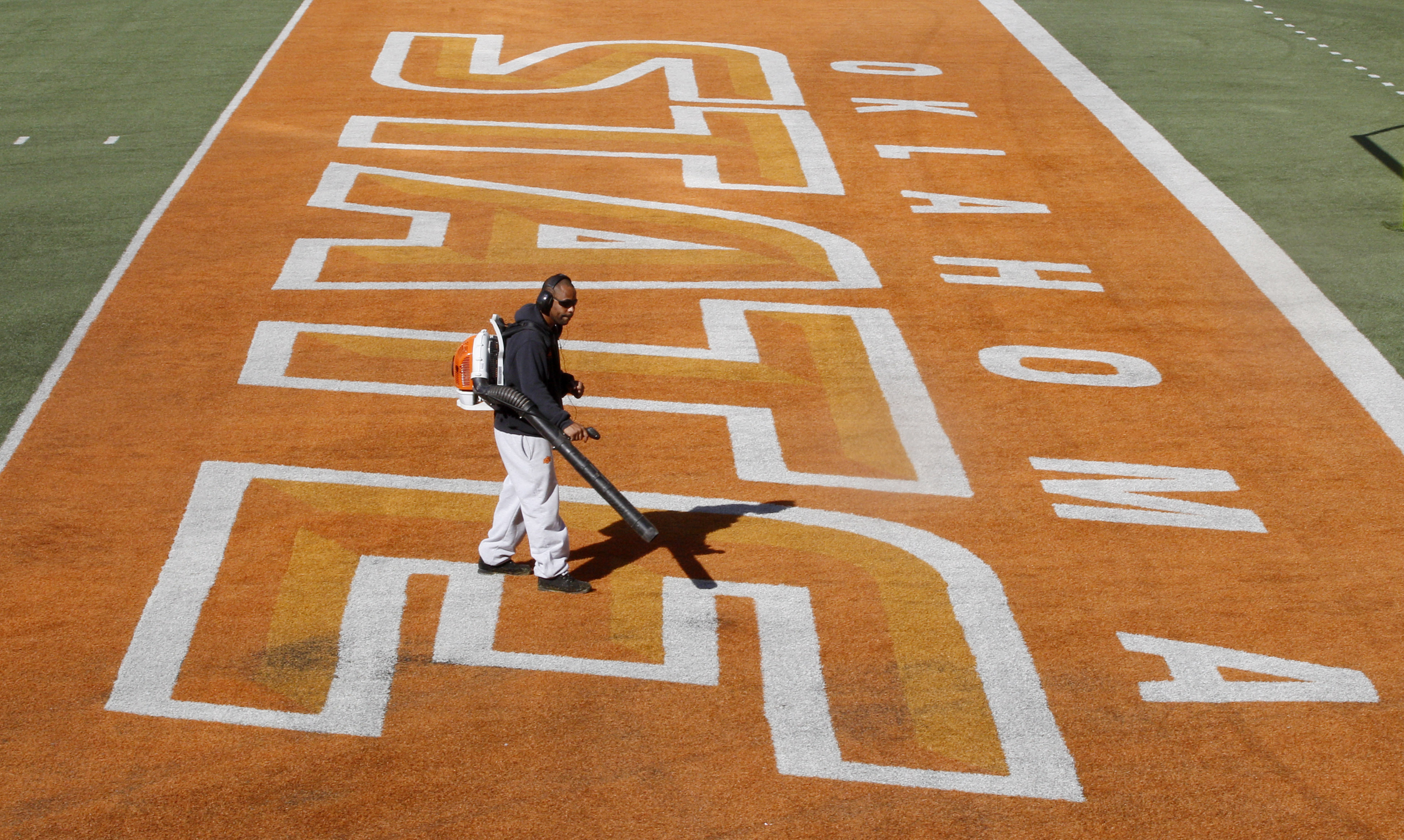 Multiple injuries reported in crash at Oklahoma State parade - Sports ...