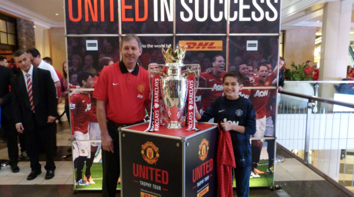 SI Now: Bryan Robson on the DHL's "United Trophy Tour" - Sports Illustrated