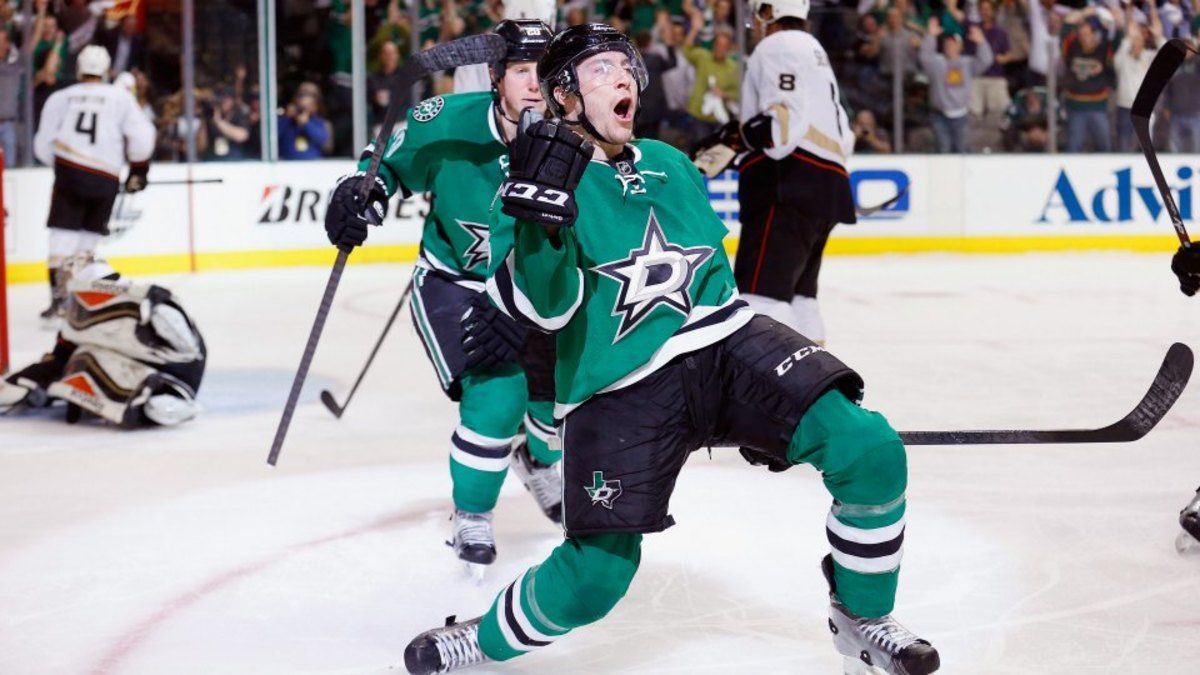 Dallas Stars' Ryan Garbutt gets away with below-the-belt hit on SDerek ...