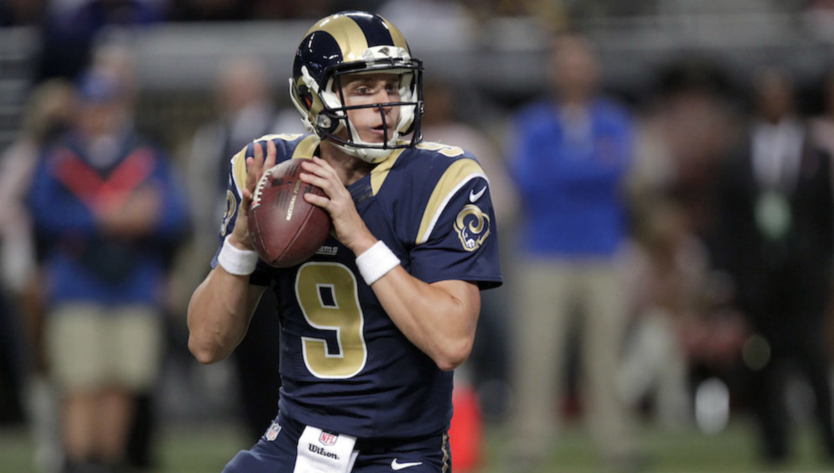 Rams security guard fails to recognize Rams starting QB Austin Davis ...