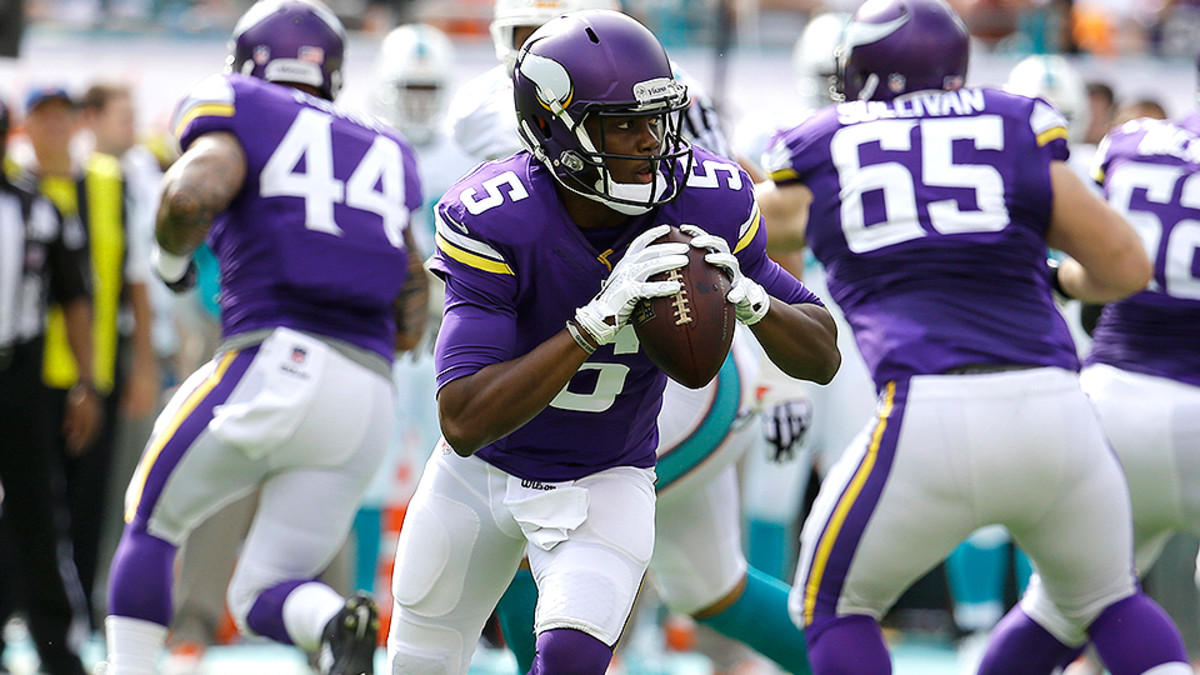 NFL Week 16: Tony Romo shines, Domonic Raiola stomps on opponent's ...