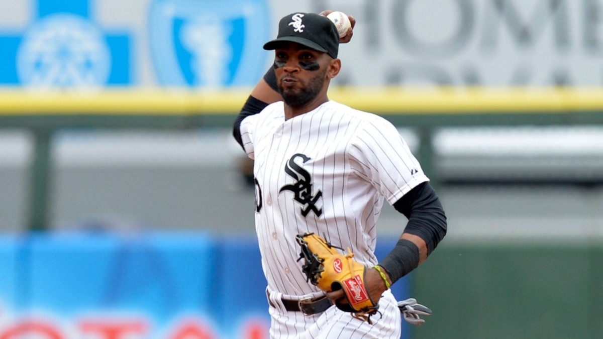 White Sox SS Alexei Ramirez leaves Saturday's game with back stiffness ...
