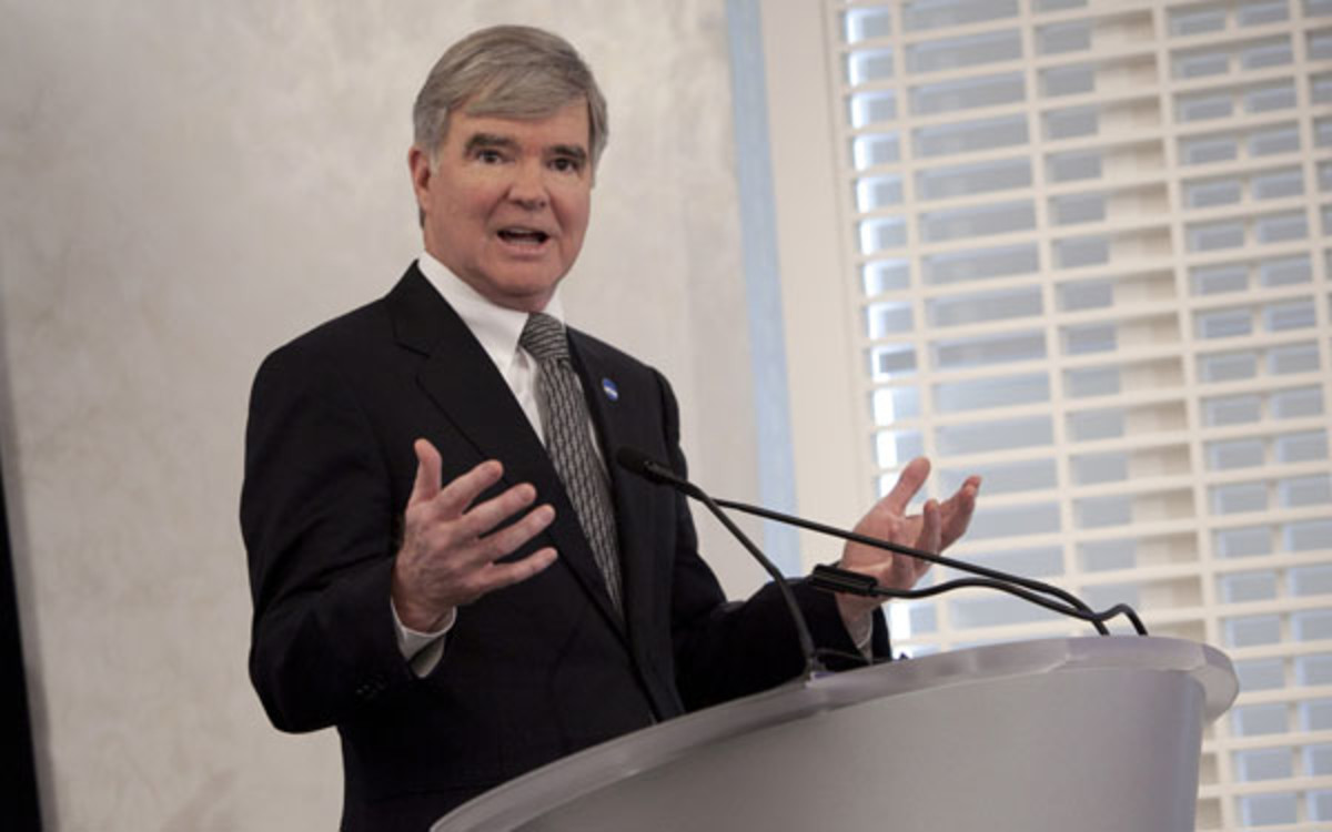 NCAA president Mark Emmert to testify in antitrust trial - Sports ...
