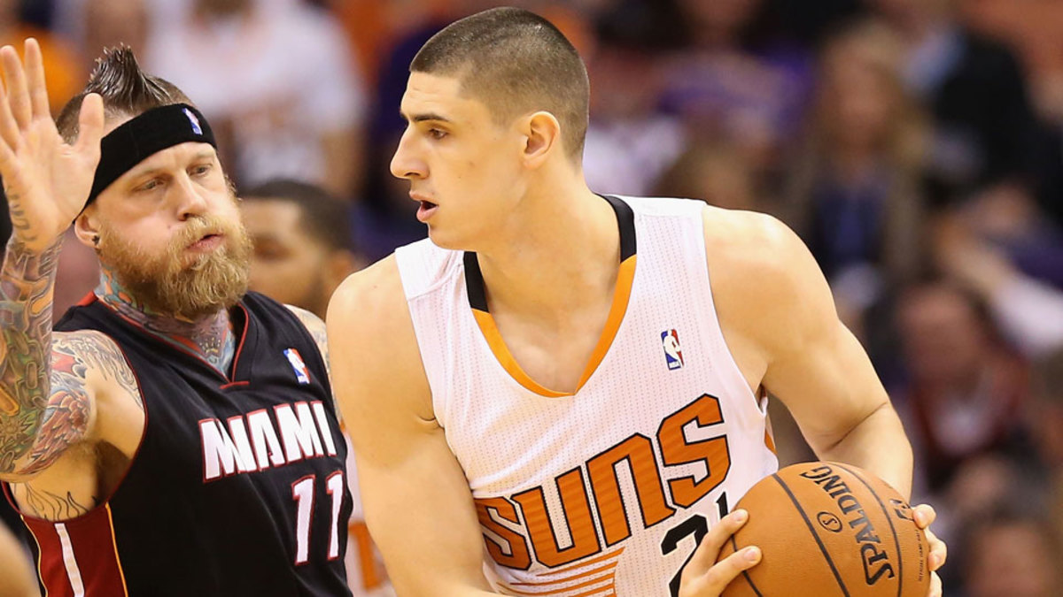 Phoenix Suns center Alex Len fractures finger, out at least one week ...