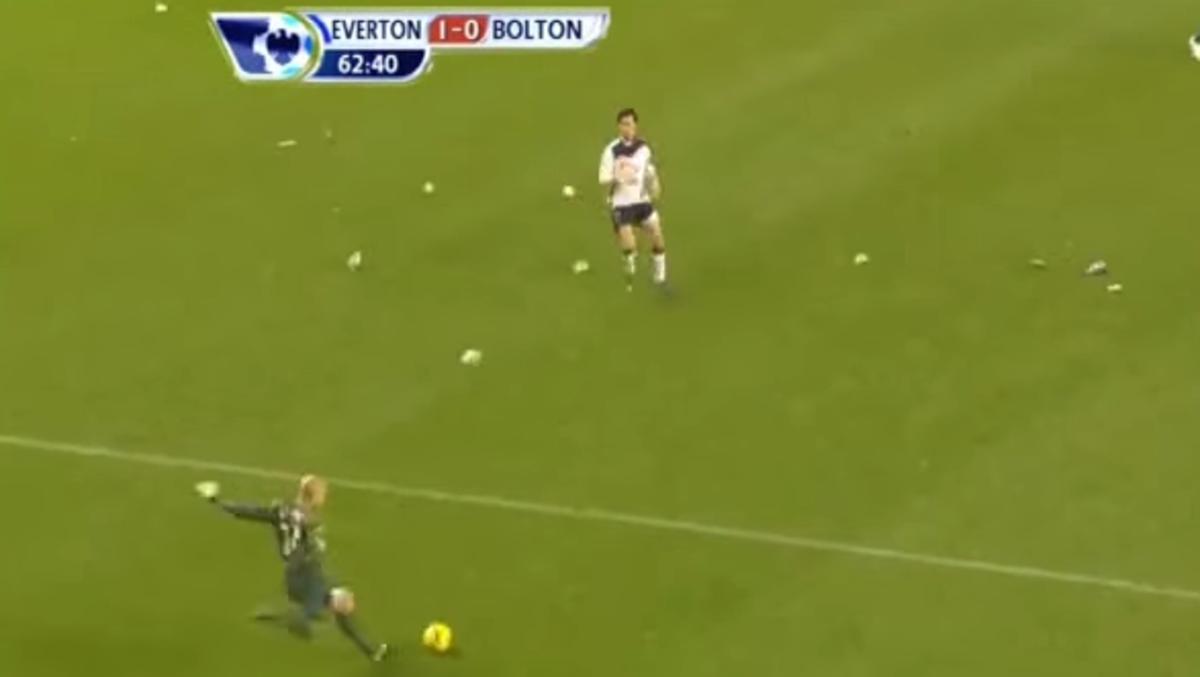 That time Tim Howard scored a goal for Everton against Bolton - Sports ...