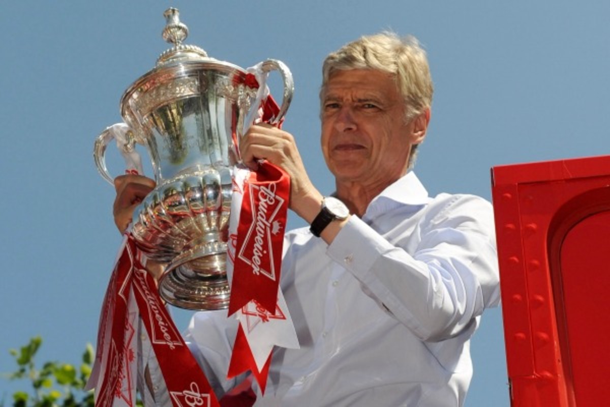 Arsenal manager Arsene Wenger signs three-year deal to stay with club ...