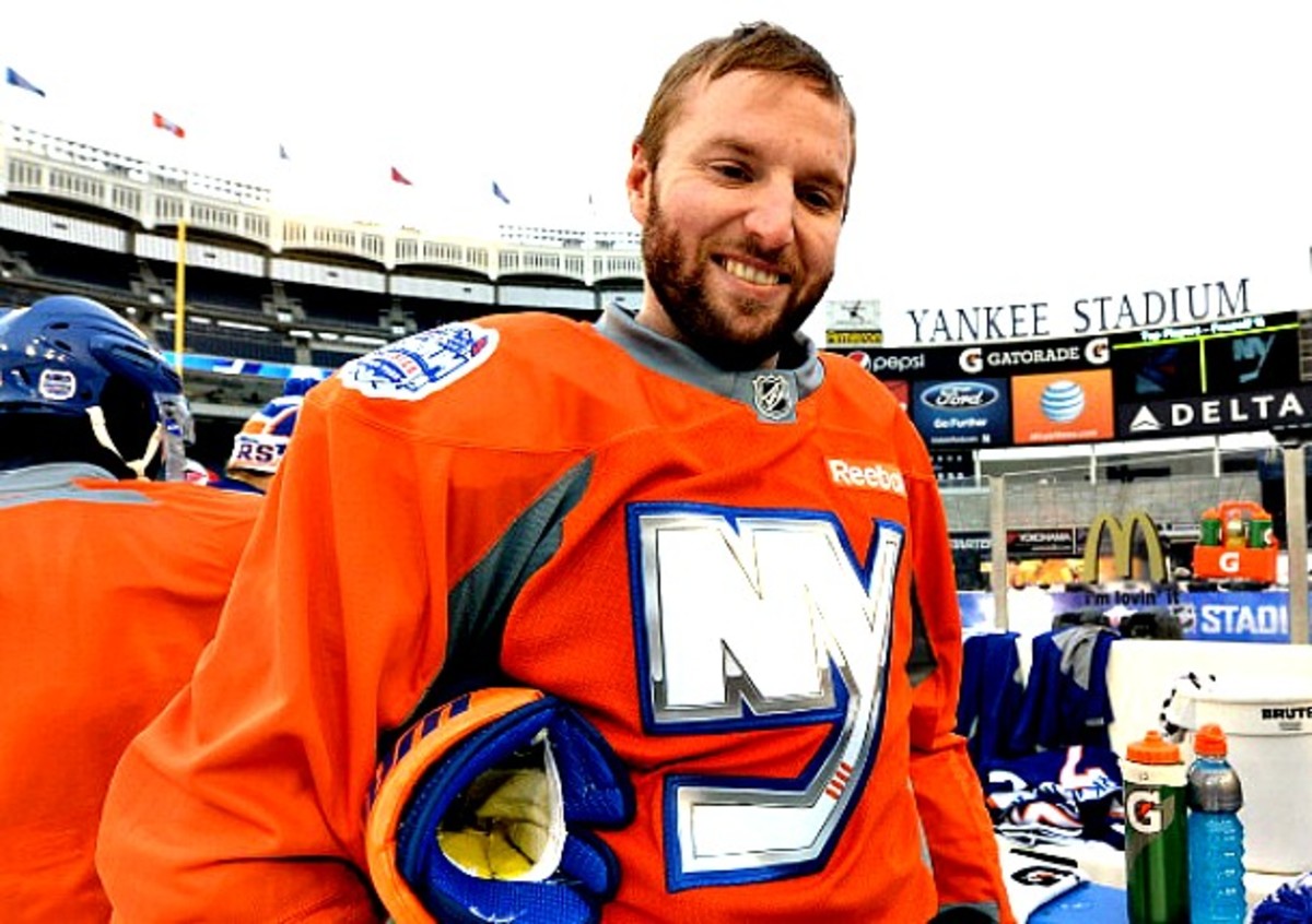 Top Line: Thomas Vanek spurns Isles; Ryan Miller trade near?; more ...