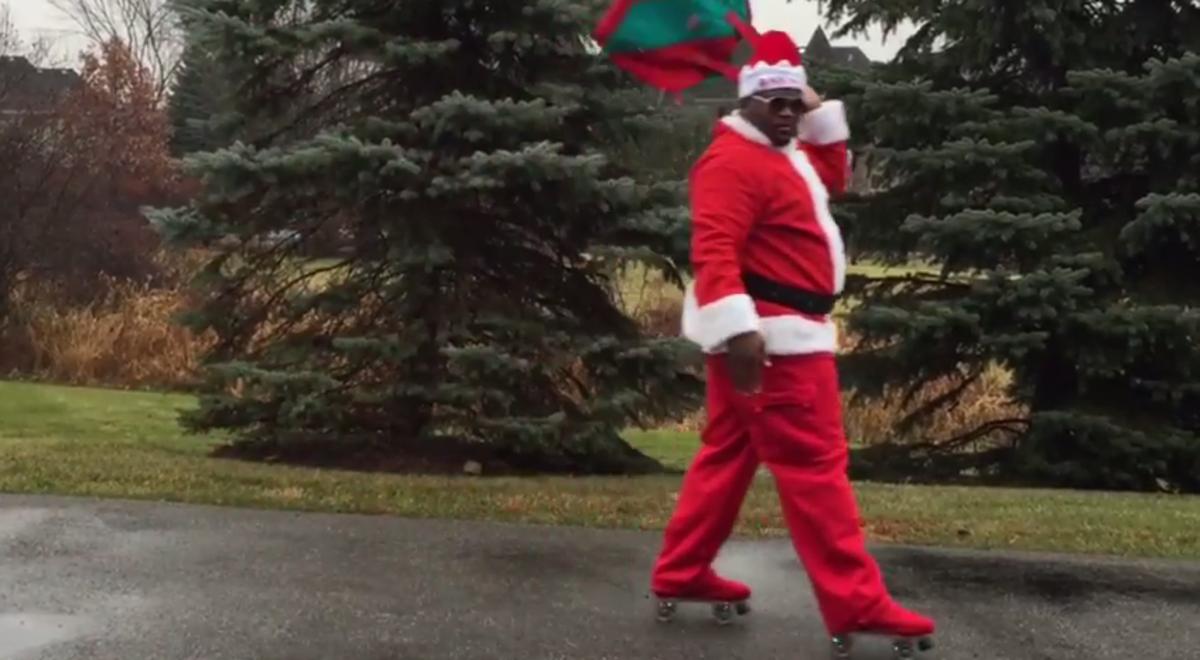 Former Chicago Bears player Spice Adams made an incredible Santa-themed ...