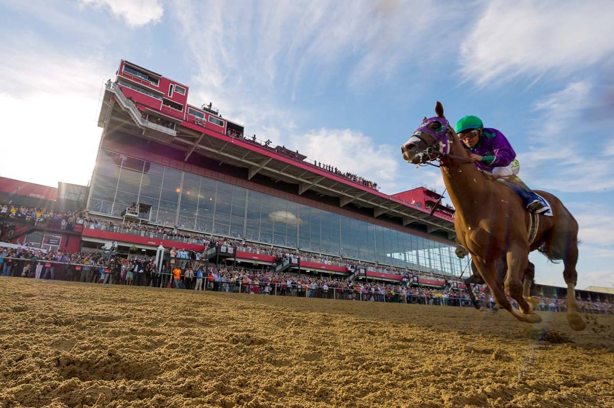 SI's Best Photos of the 2014 Triple Crown Races - Sports Illustrated
