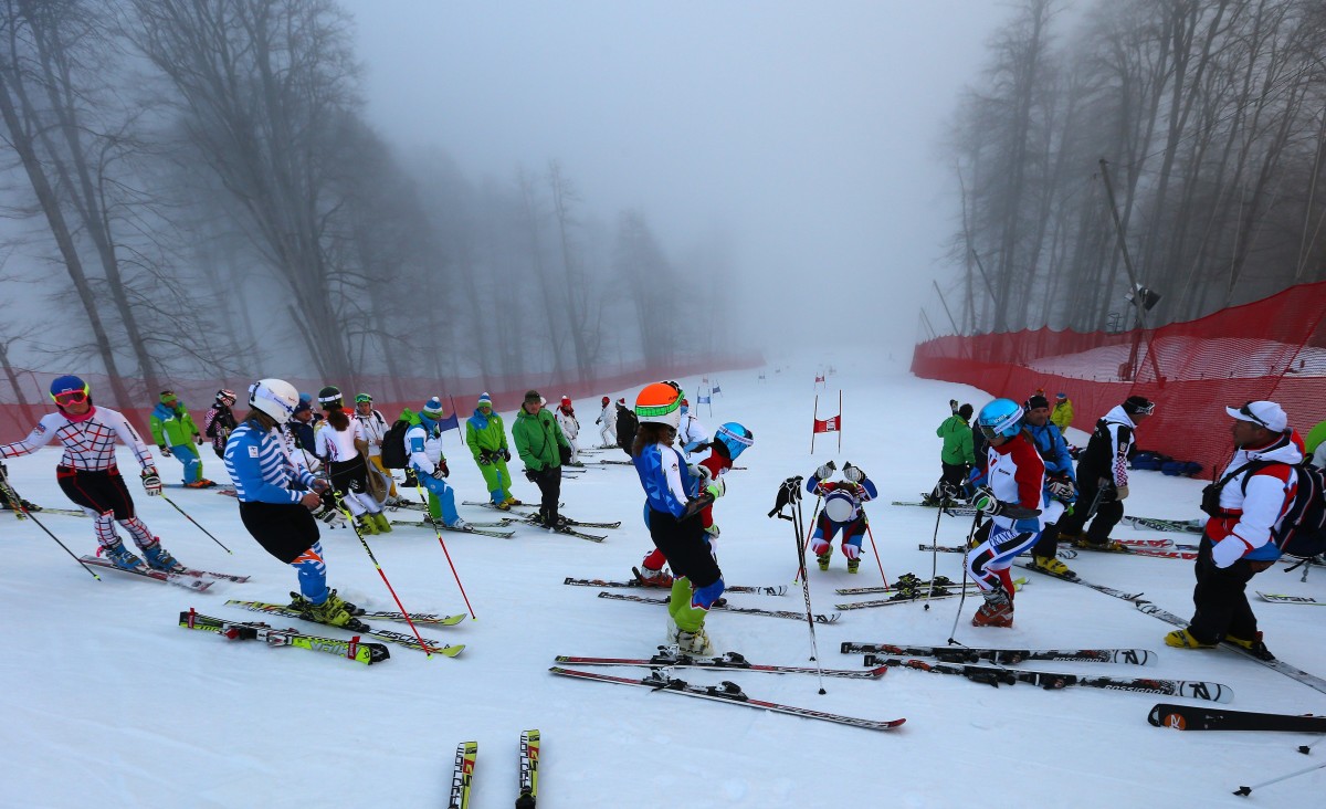 Thick fog shrouds Sochi's Alpine skiing courses - Sports Illustrated