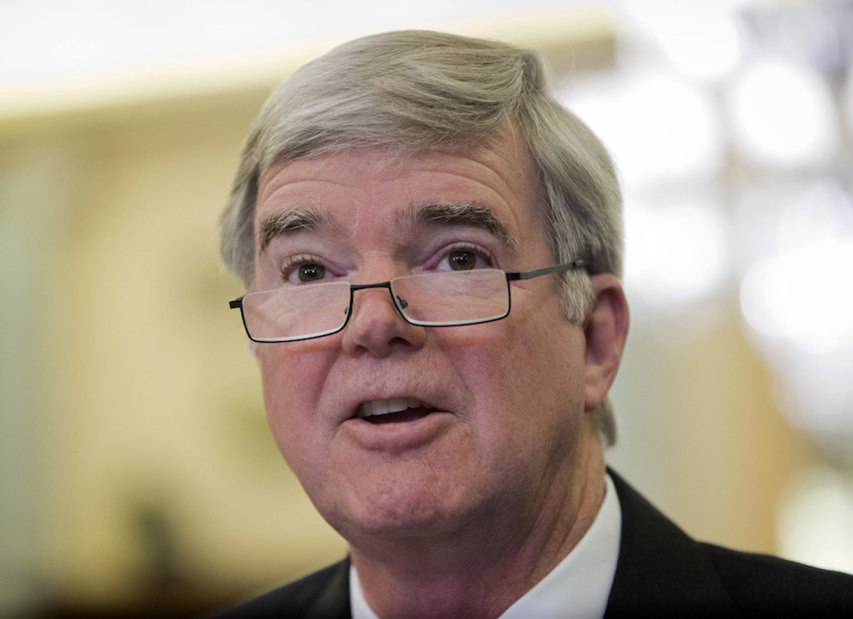 Emmert: Expanded scholarships a possibility, memorabilia off table ...