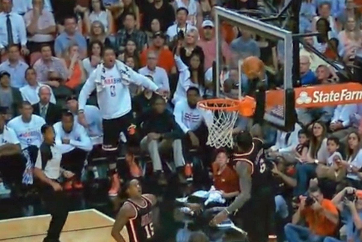 Video: Heat's LeBron James soars for one-handed alley-oop dunk vs ...