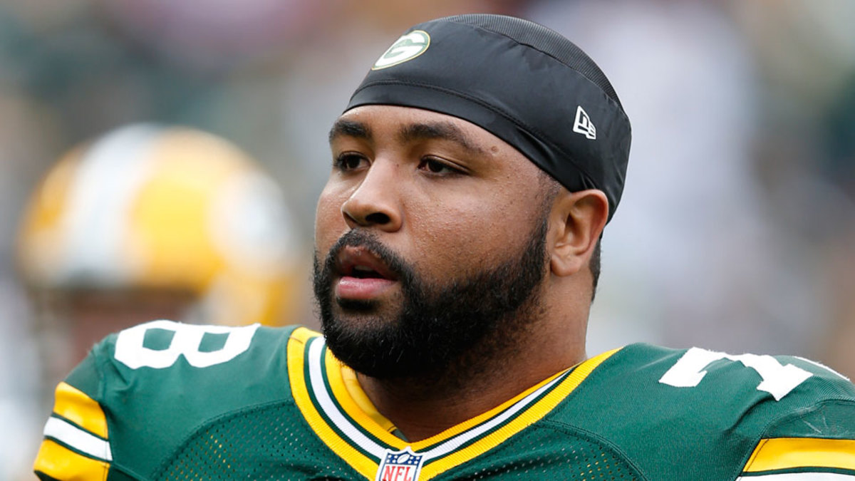 Tennessee Titans work out free agent OT Derek Sherrod - Sports Illustrated