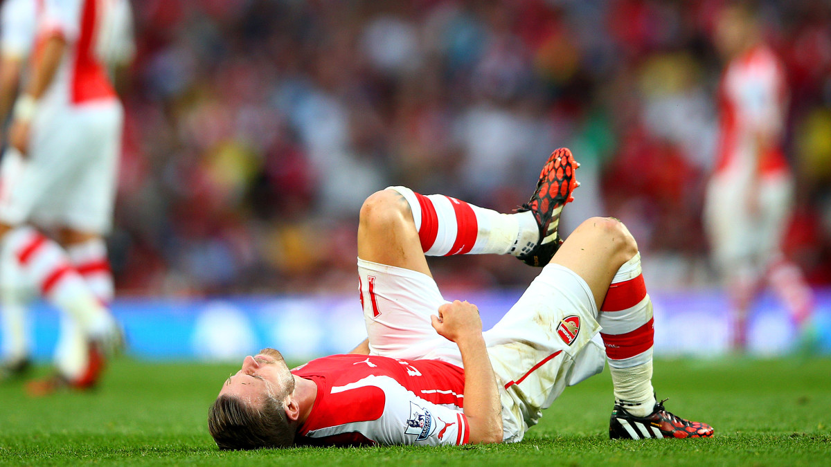 Arsenal midfielder Aaron Ramsey will miss at least a month with ...