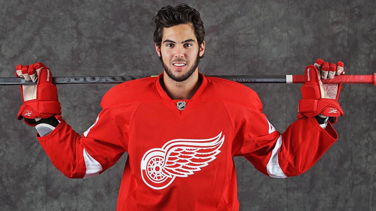 Must-See: Red Wings prospect uses glass like backboard to score goal ...