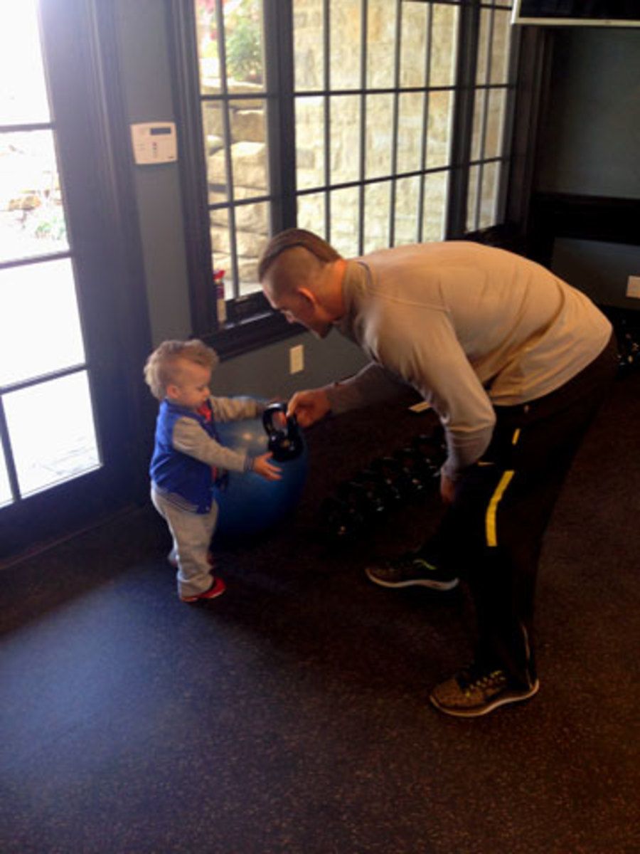What Green Bay Packers linebacker A.J. Hawk is doing on his bye week ...
