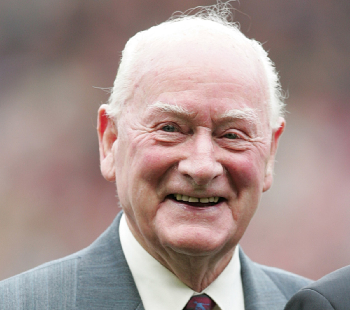 Former England forward Sir Tom Finney dies at 91 - Sports Illustrated