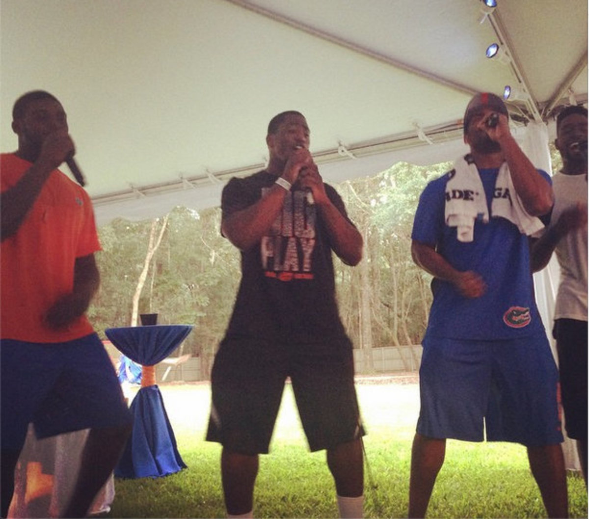 Florida football team holds karaoke night, players sing Backstreet Boys ...