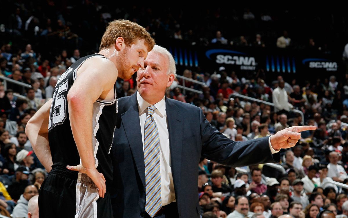 San Antonio Spurs forward Matt Bonner tries Turkish sandwich in Berlin ...