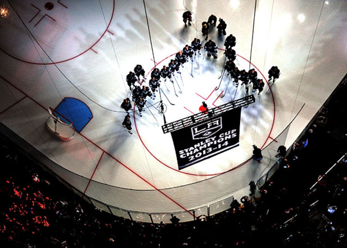 Hot Clicks: Kings Raise Banner as NHL Season Kicks Off - Sports Illustrated