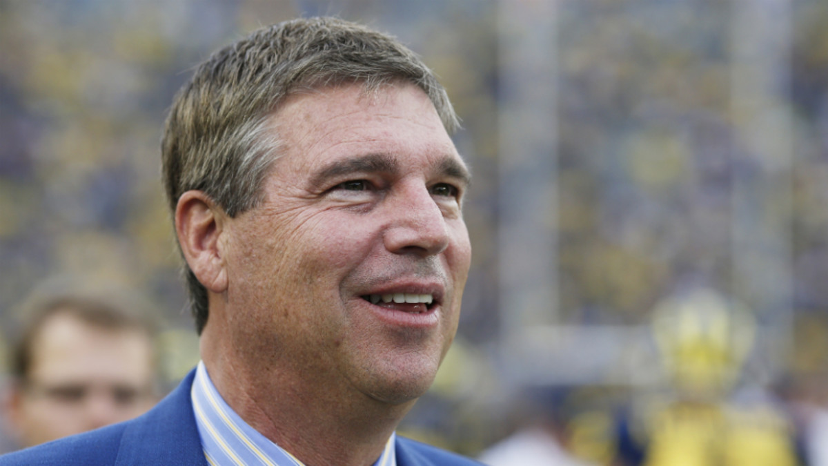 Michigan athletes council releases statement supporting AD Dave Brandon ...