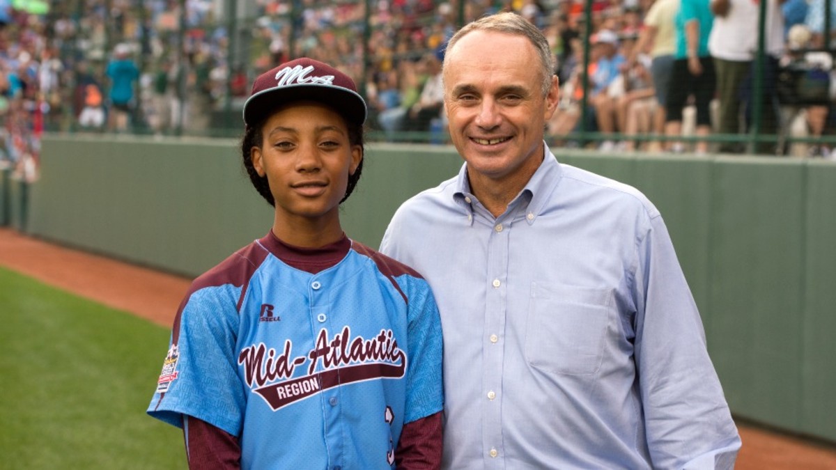 Bud Selig hopes to see women someday play Major League Baseball ...