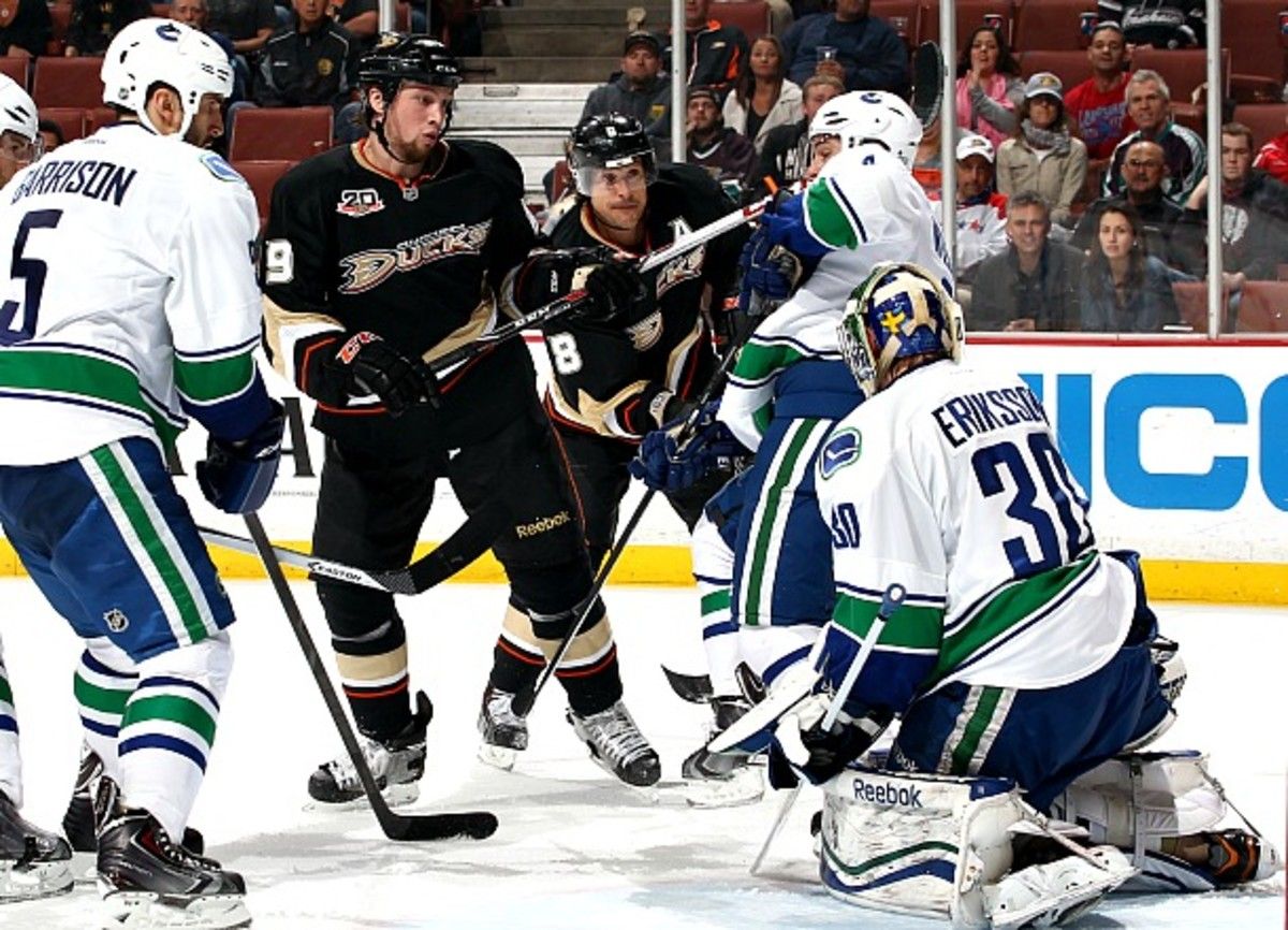Top Line: Ducks lay record rout on Canucks; Rask's woes; more links ...