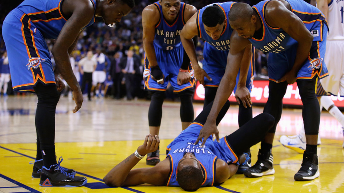 Kevin Durant's ankle injury overshadows Thunder's loss against Warriors ...