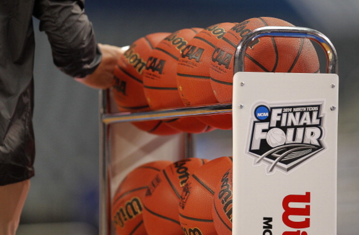 Former NBA Player Michael Finley Providing Free Drinks to Wisconsin ...