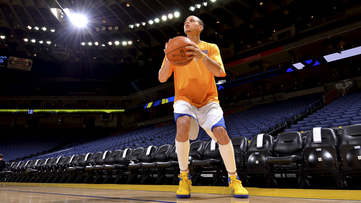 Team USA and Golden State Warriors point guard Stephen Curry breaks ...