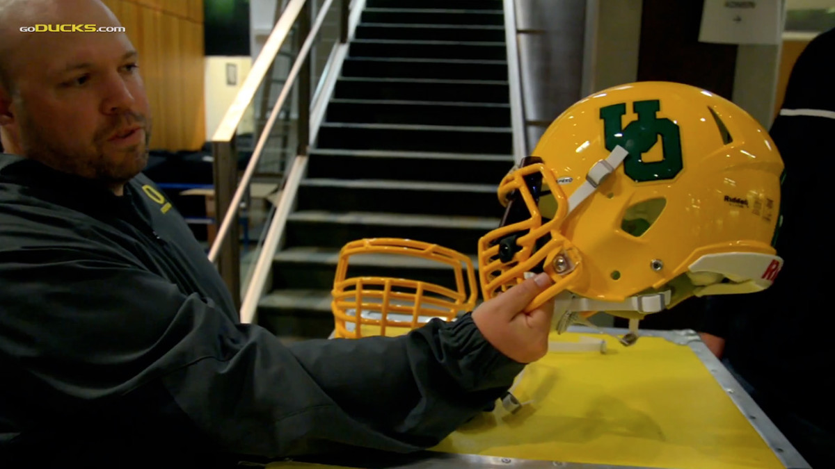 Behind-the-scenes look at building Oregon's throwback helmet - Sports ...