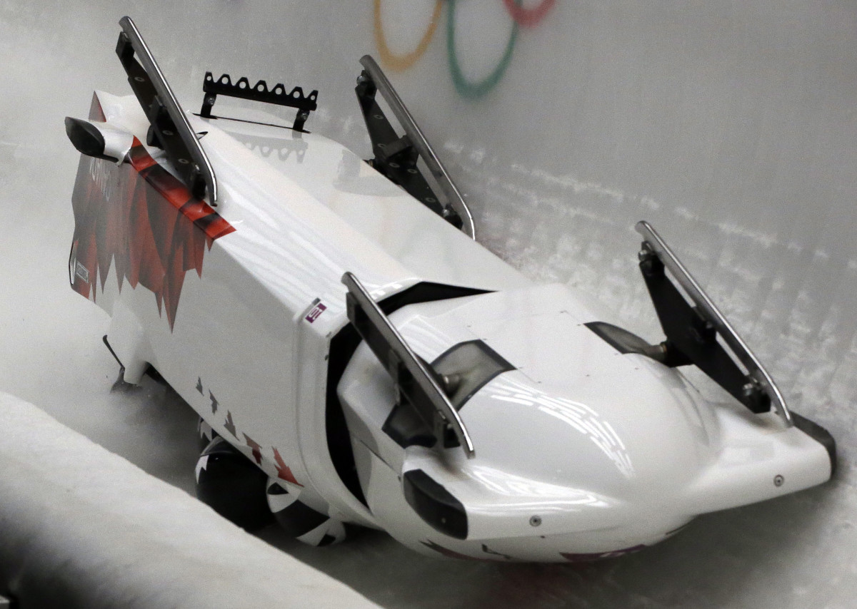 Canada-3 sled crashes in 4-man bobsled at Olympics - Sports Illustrated