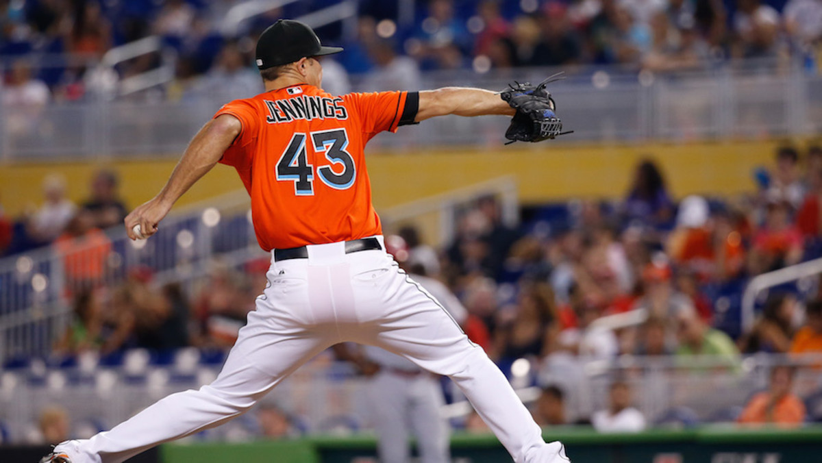 Miami Marlins pitcher Dan Jennings leaves game after taking a Jordy ...