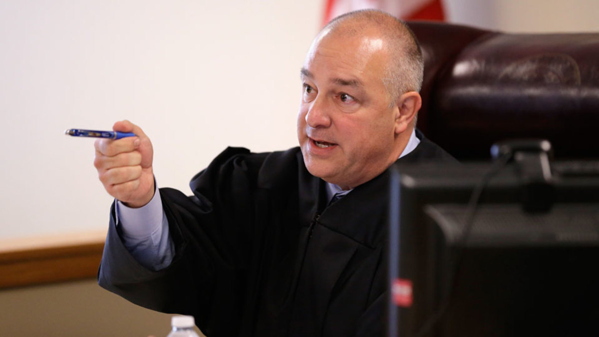 Request to remove judge Kelly Case from Adrian Peterson trial denied ...