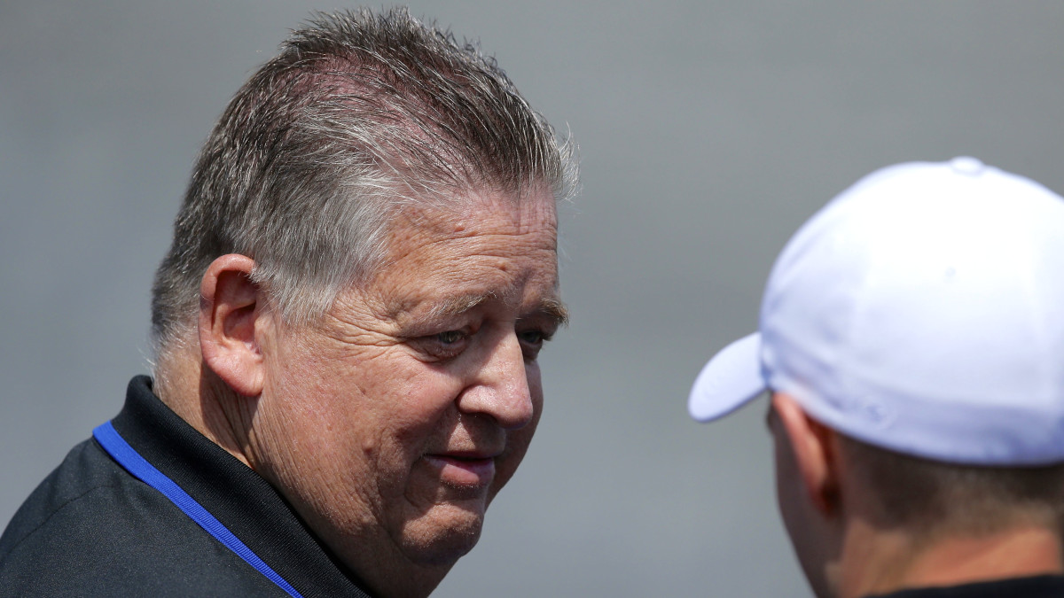 Large in stature and personality, Charlie Weis is fired again - Sports ...