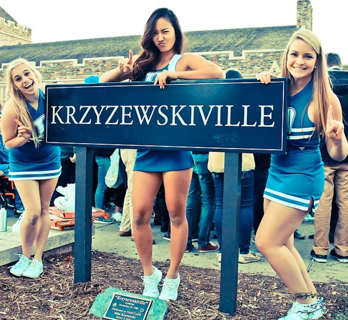 Cheerleader of the Week - Sports Illustrated