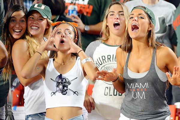 Monday's P.M. Hot Clicks: College Superfans of the Week - Sports ...