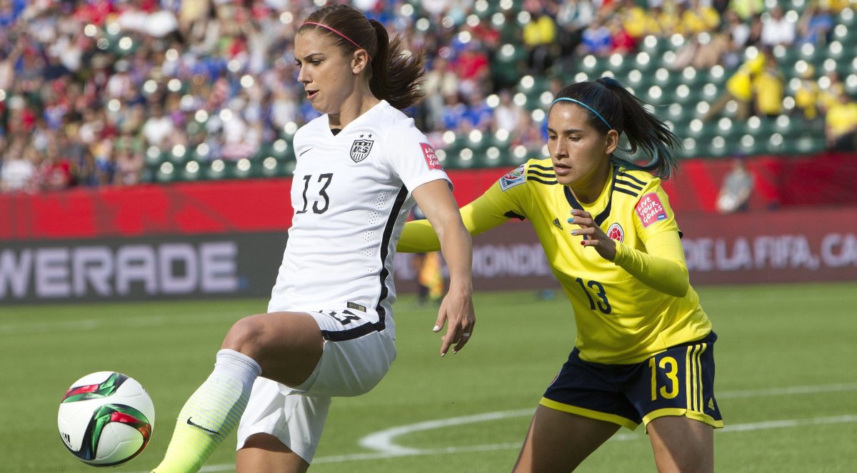 Watch: Alex Morgan scores to give USWNT 1–0 lead against Colombia ...