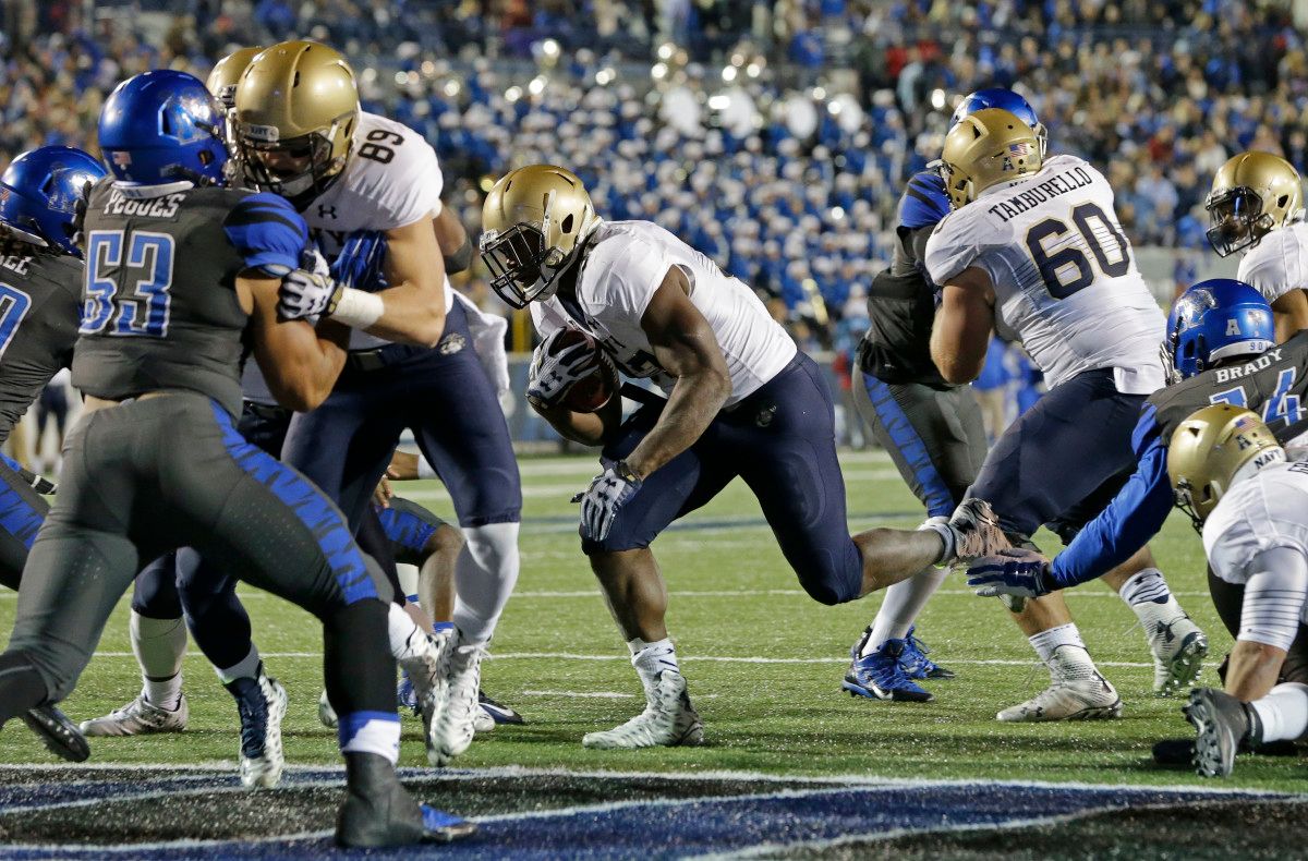 Chris Swain helps Navy upset No. 15 Memphis 45-20 - Sports Illustrated