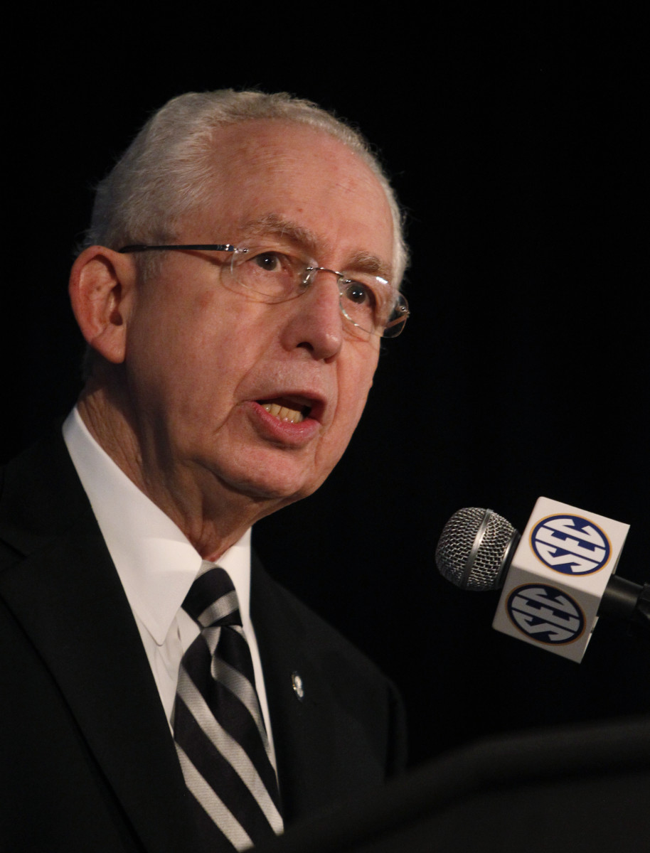 Mike Slive: Still SEC boss after cancer battle, feels good - Sports ...