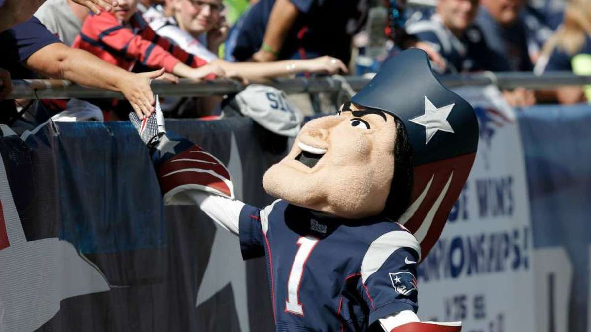 Jets fans send ‘Cheaters look up’ banner over Patriots’ camp - Sports ...