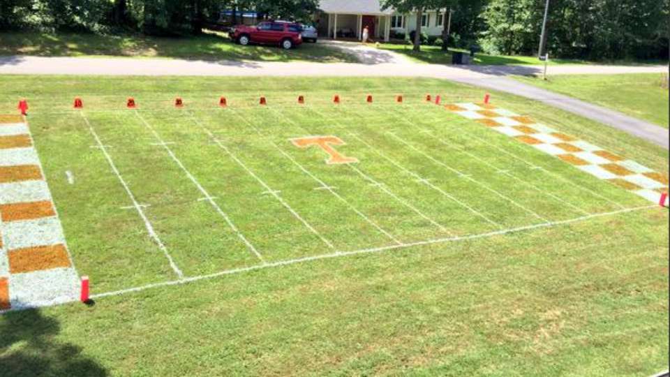 Tennessee’s Neyland Stadium recreated in fans backyard - Sports Illustrated