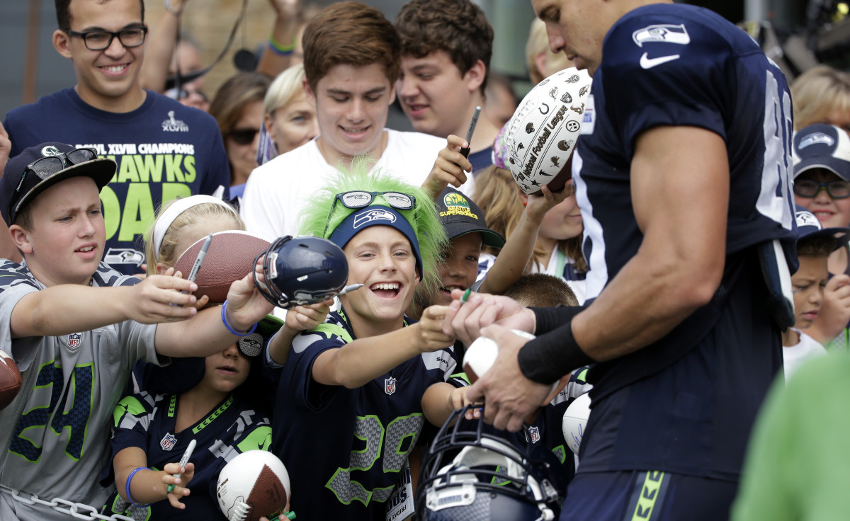 Graham fitting in just fine early in Seahawks camp - Sports Illustrated