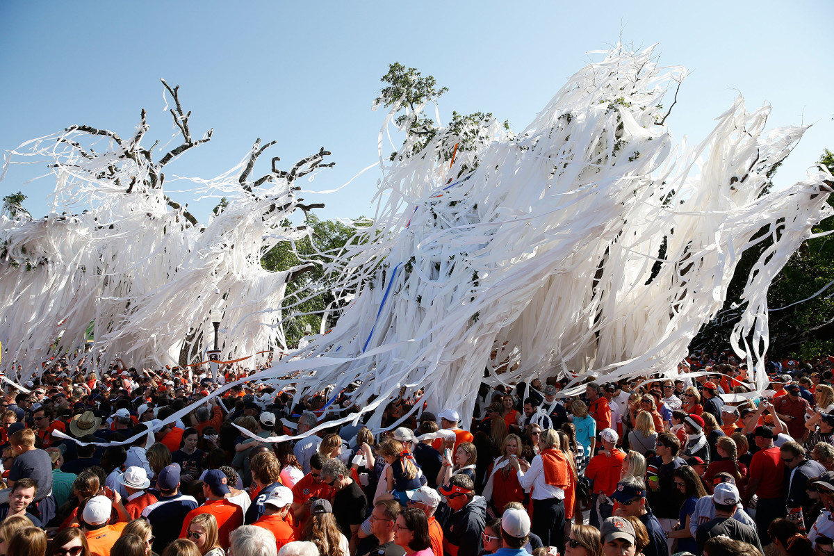 Toomer's Corner oaks: Auburn planting new trees on Valentine's Day ...